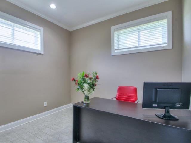 2725 Fairview Blvd