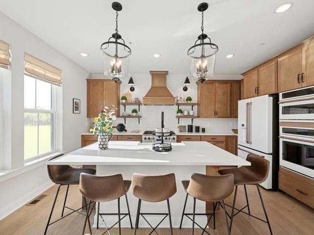 2725 Pavillion Ln, Adamstown, MD 21710