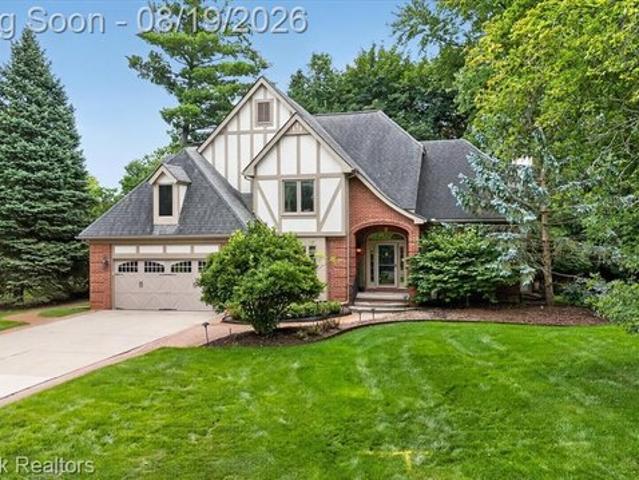 27261 Apple Tree Ln, Franklin Vlg, MI 48025