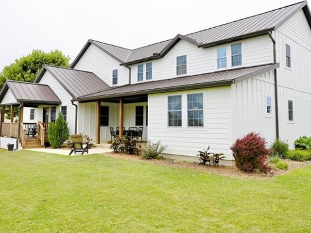 27261 Newcastle Rd, Gambier, OH 43022