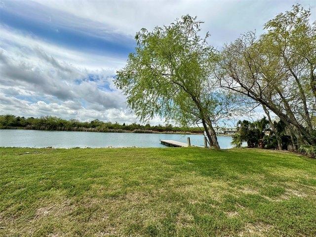 2726 Avenue D, San Leon, TX 77539