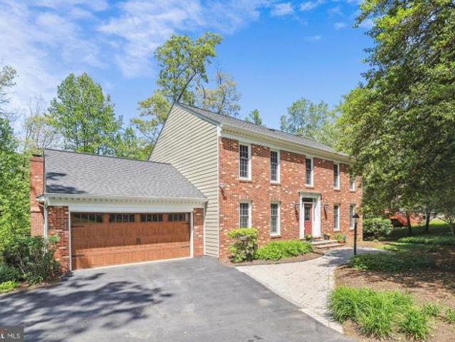 2726 Valestra Cir, Oakton, VA 22124