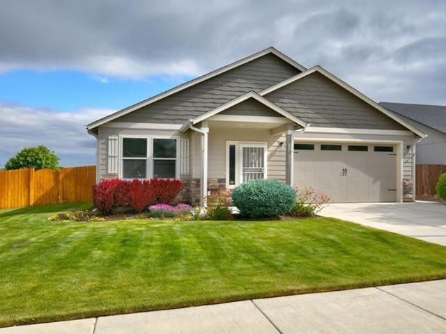 2727 NE 6th Dr, Redmond, OR 97756