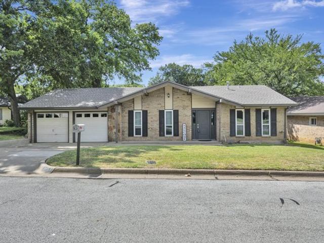 2727 Buffalo Dr, Arlington, TX 76013
