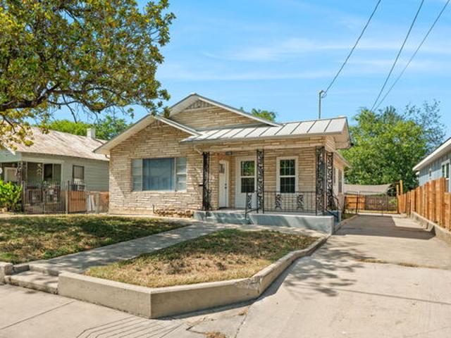 2727 E Houston St