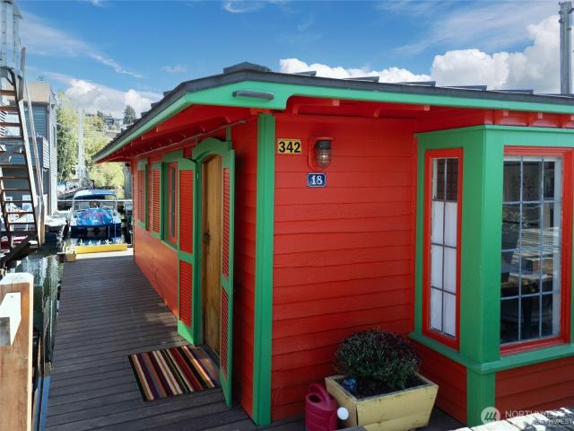2727 Fairview Avenue E # 18