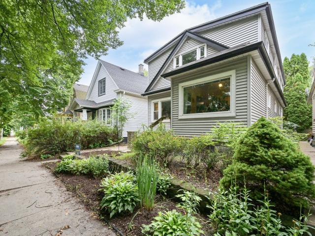 2727 S Austin St