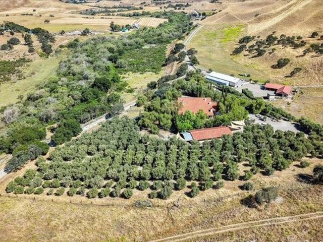 2727 Thomas Rd, Hollister, CA 95023
