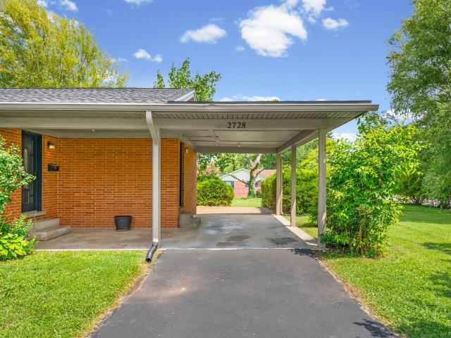 2728 Clinton Circle
