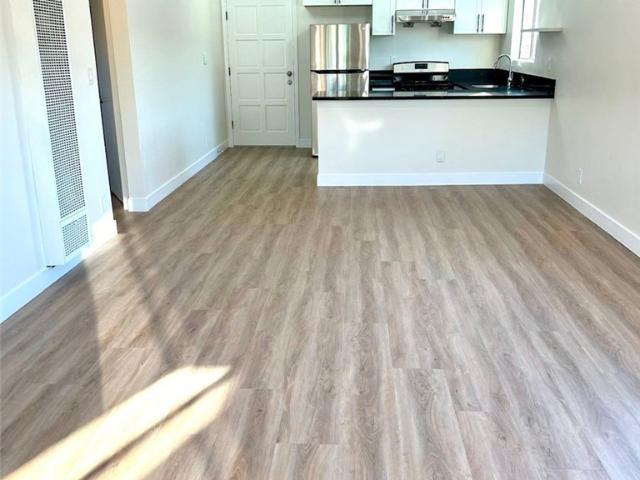 2728 Crestmoore 3