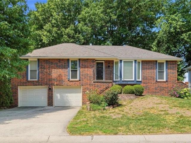 2728 Queen Ridge Dr, Independence, MO 64055