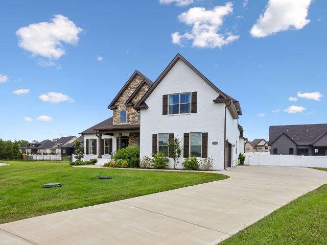 2729 Carousel Dr