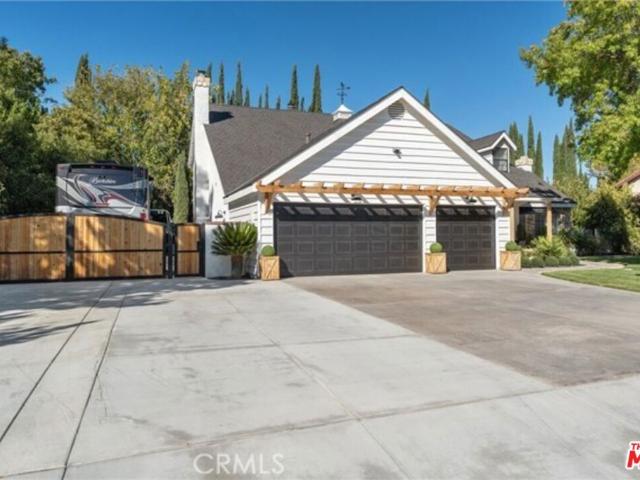 2729 Parton Circle