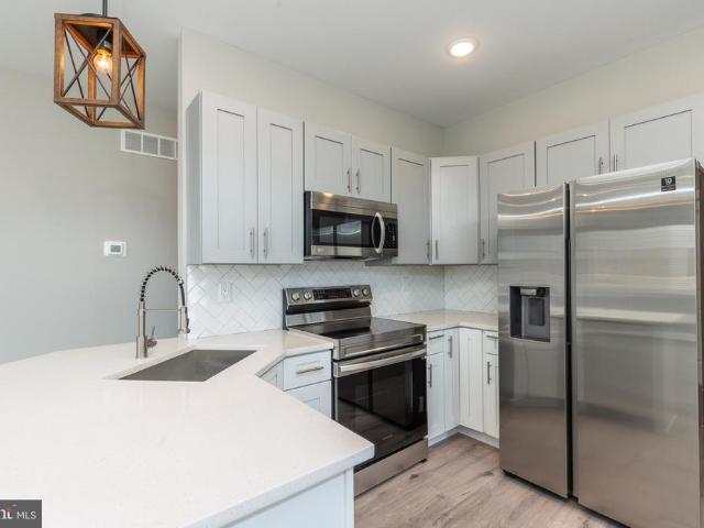 2729 W Glenwood Avenue # 1