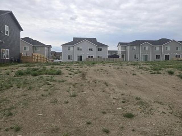 2729 29th St W, Williston, ND 58801