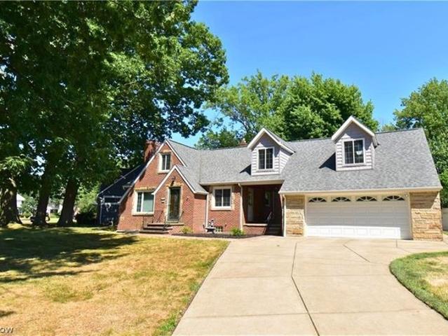 27200 Fullerwood Dr, Euclid, OH 44132