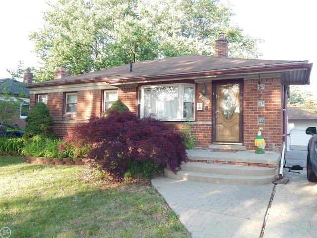 27200 Larchmont St, Saint Clair Shores, MI 48081