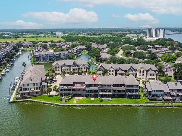 2720 Lighthouse Dr, Houston, TX 77058