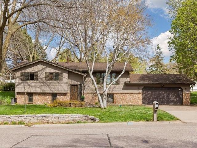 2720 Pineview Ln N, Plymouth, MN 55441