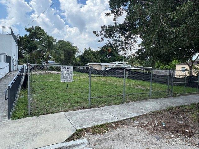 2720 SW 17th St, Miami, FL 33145