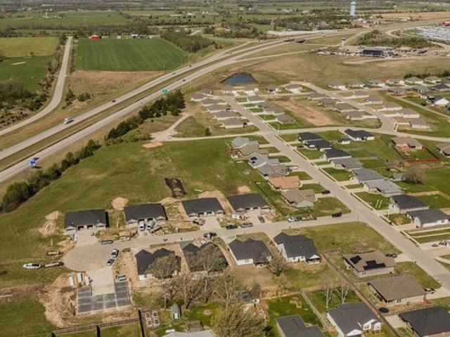 2721/2 S Caden Ln, Bolivar, MO 65613