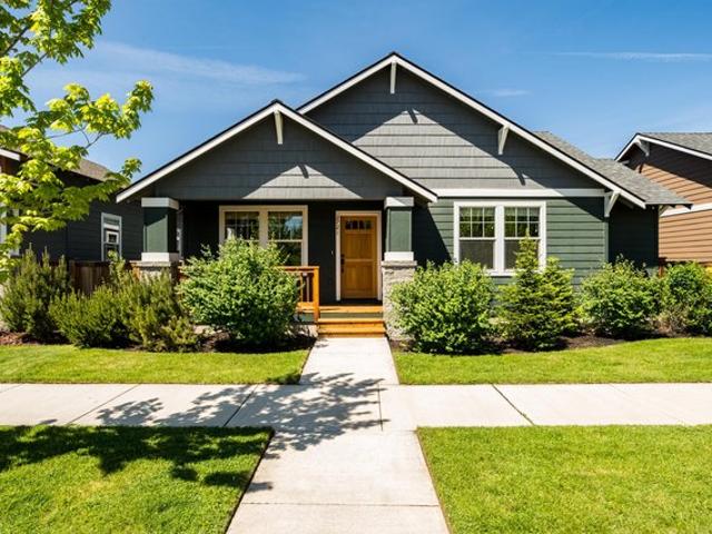 2721 NE Black Oak Pl, Bend, OR 97701