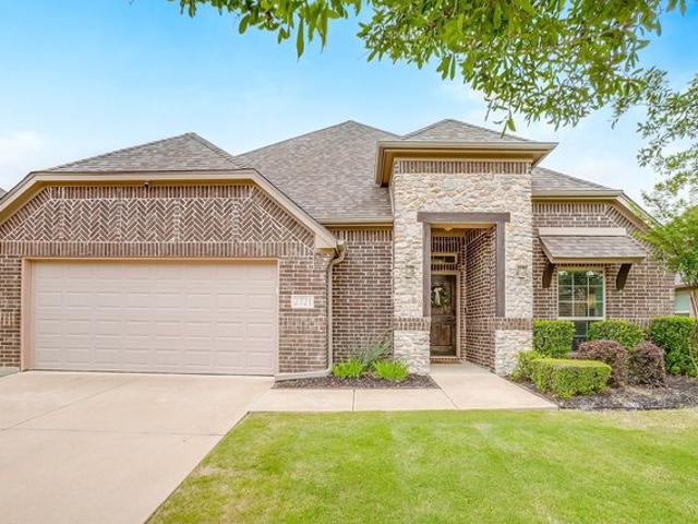 2721 Buffalo Run Dr, Burleson, TX 76028