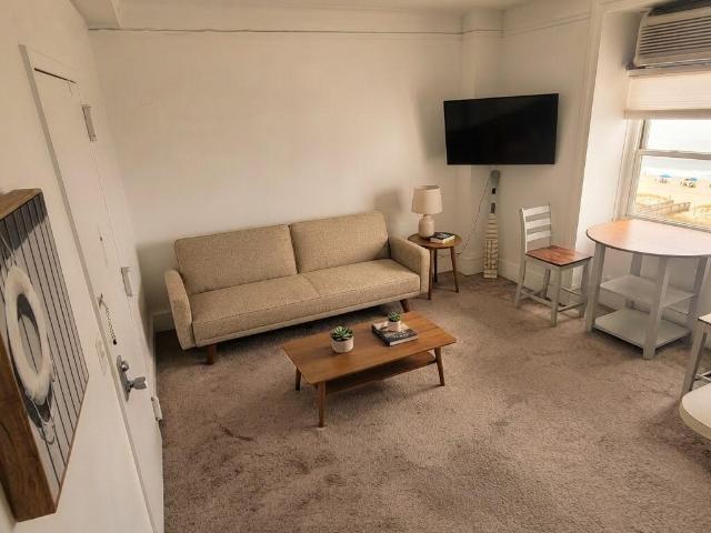 2721 Boardwalk Unit 922
