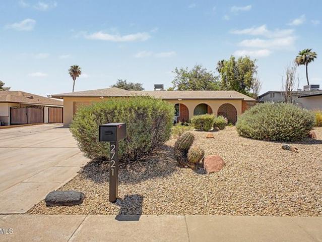 2721 E Cannon Dr, Phoenix, AZ 85028
