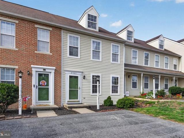 2721 Woodmont Dr, York, PA 17404