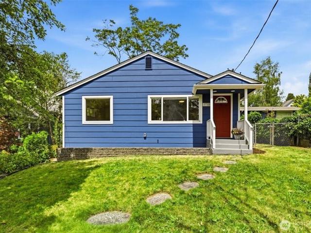 2722 NE Blakeley St, Seattle, WA 98105