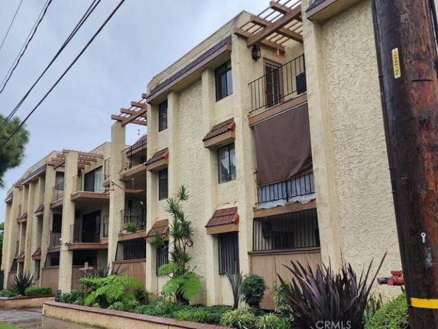2722 E 20th St #304, Signal Hill, CA 90755