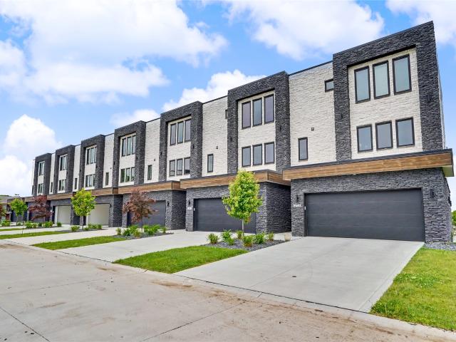 2722 Fleur Drive 15