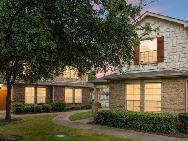 2722 Hyde Park Dr, Grand Prairie, TX 75050