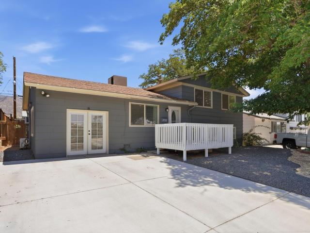 2722 June Street NE