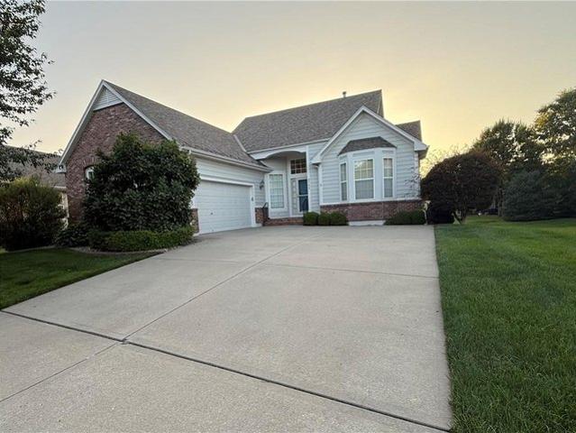 2722 S Brentwood Dr S, Independence, MO 64055
