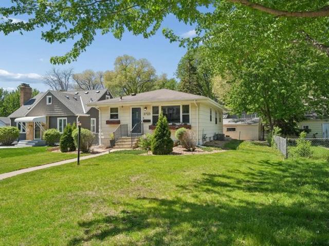 2723 McNair Dr N, Robbinsdale, MN 55422