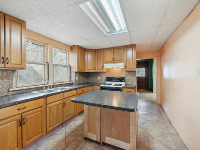 2723 EMERSON AVE N, Minneapolis, MN 55411 Single Family Reside.