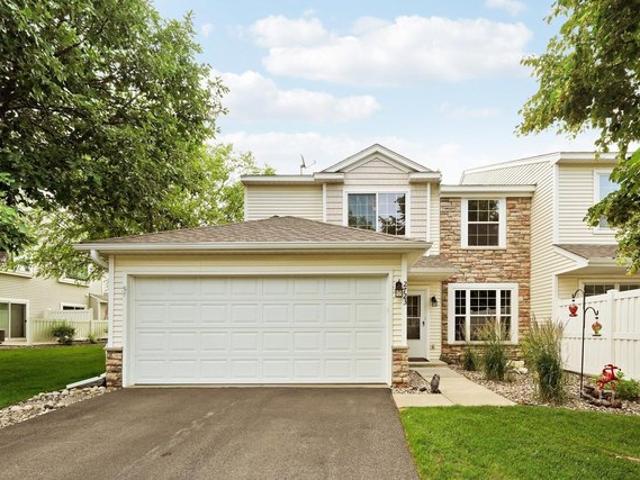 2723 Wagon Wheel Curv, Chaska, MN 55318
