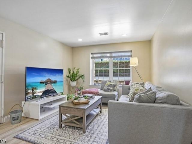 272 276 Walnut St Unit 6D, Newark, NJ 07105