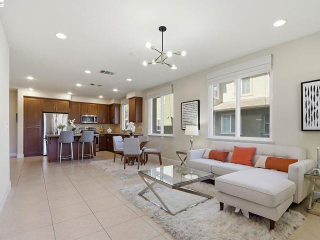 272 Currlin Cir