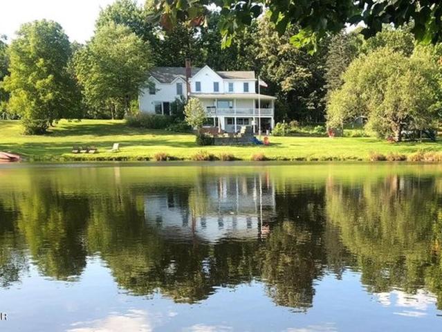 272 and 270 Heaters Hl, Matamoras, PA 18336