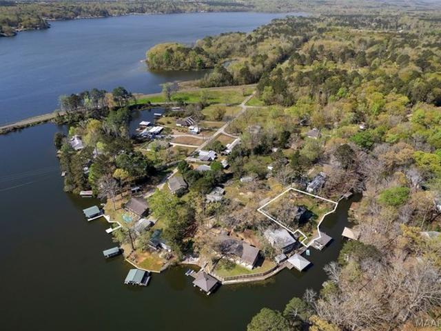 272 Briar Loop Rd, Deatsville, AL 36022