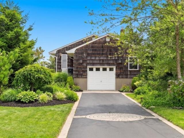 272 Grand Central Ave, Amityville, NY 11701