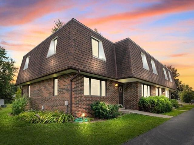 272 Karen Ct, Hartford, WI 53027