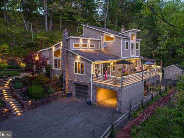272 Headquarters Rd, Erwinna, PA 18920
