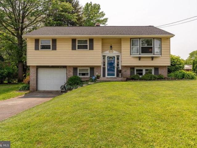 272 Longfellow Dr, Lancaster, PA 17602