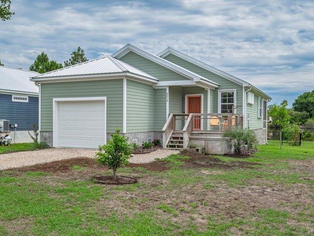 272 Lake Mc Kissack Ln, Carrabelle, FL 32322