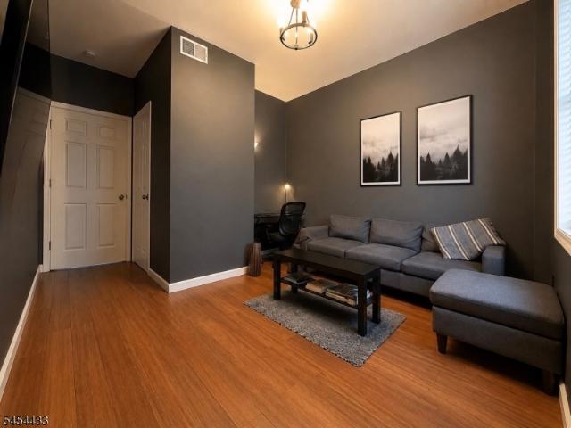 272 N 7Th St