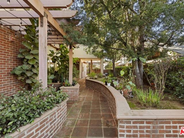 272 N Chester Avenue 101